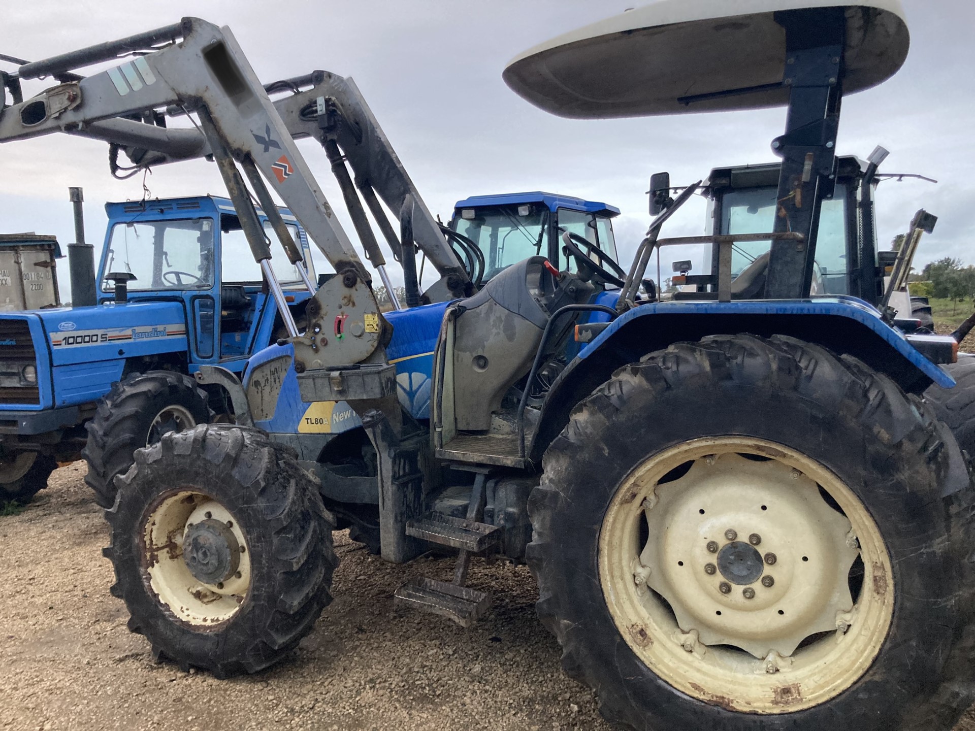 Trattore New Holland TL80A con caricatore - Pacini Macchine